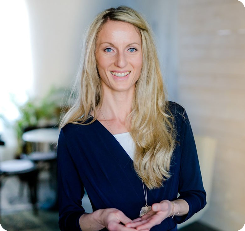 Über Mag. Eva Maria Hoffmann-Gombotz, Ph.D.